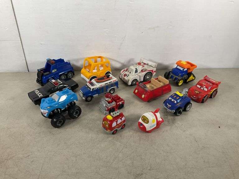 Box of toy cars - Hash Auctions