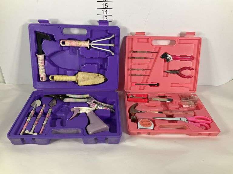 Her tools pink tool set and purple gardening set. - Hash Auctions