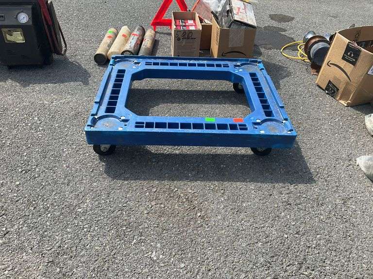 Floor dolly, poly body - Hash Auctions