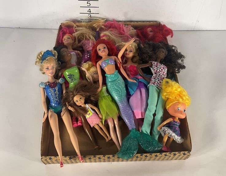 Flat of Barbie’s. - Hash Auctions