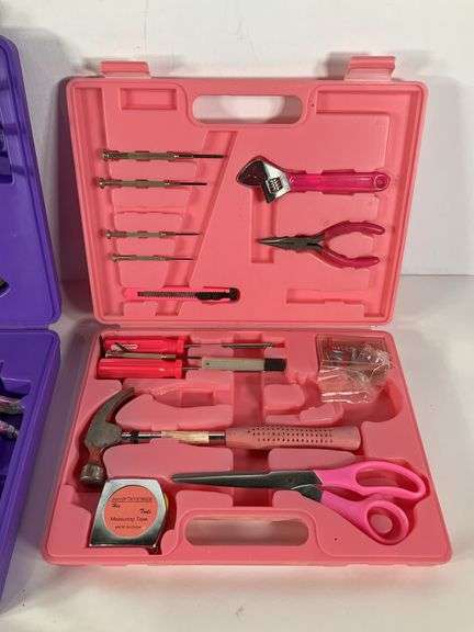Her tools pink tool set and purple gardening set. - Hash Auctions