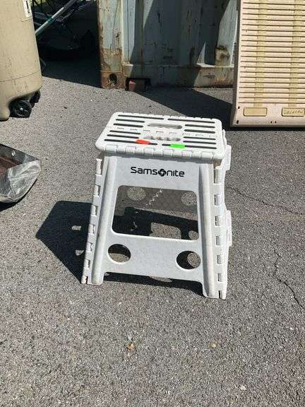 Samsonite poly step stool, collapsible - Hash Auctions