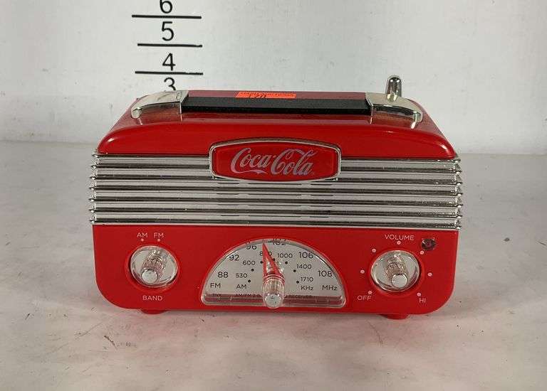 Coca Cola battery operated radio. - Hash Auctions