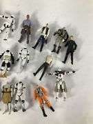 Bits and pieces of Star War figures. - Hash Auctions