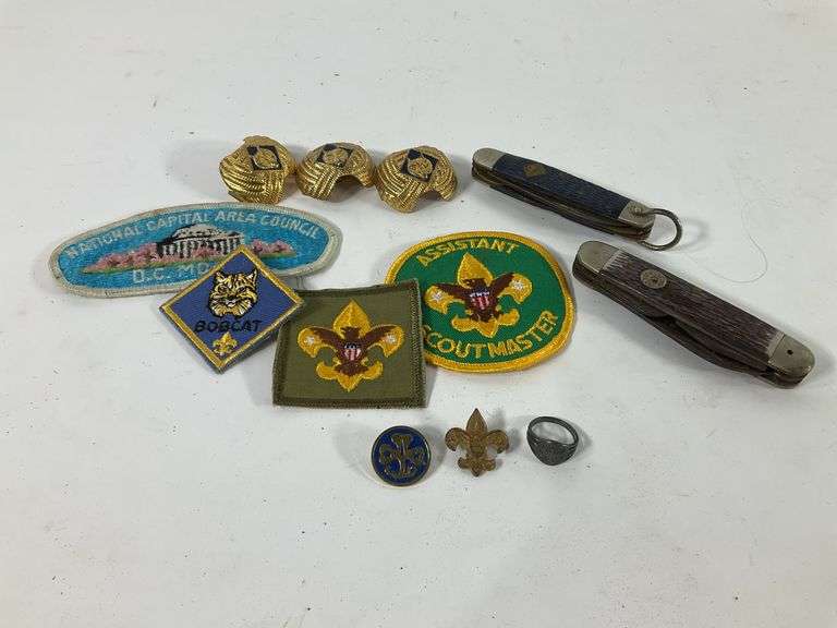 Scouting items. Two pocket knives, patches, pins, neckerchief slides ...