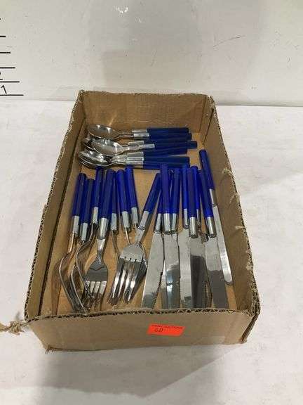 Blue handled stainless steel flatware - Hash Auctions