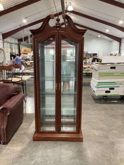 Pulaski Furniture Company Curio Display Case, surround glass view ...