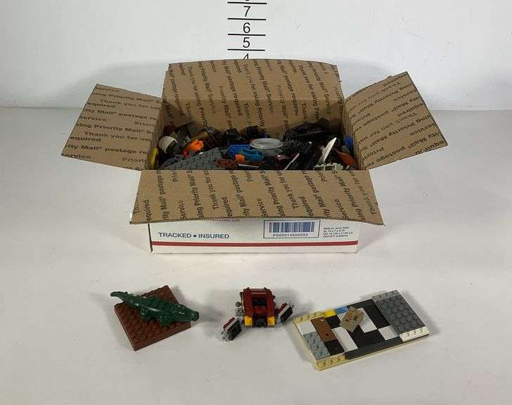 Box of Lego’s - Hash Auctions