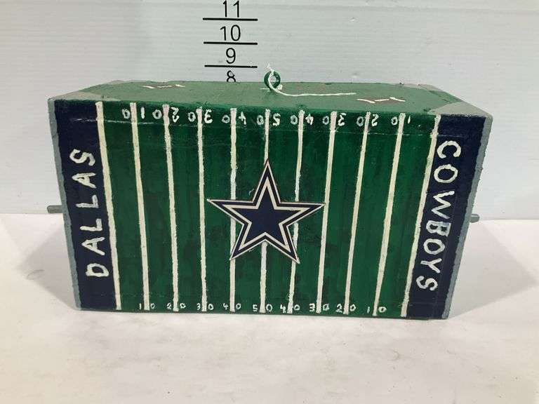 Dallas Cowboys NFL theme bird house. - Hash Auctions