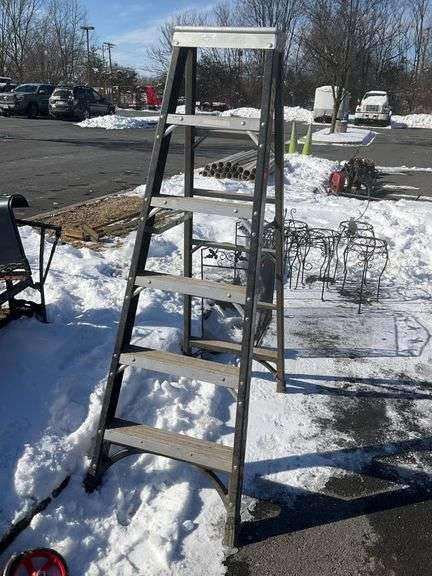 Husky 6-Foot Aluminum Step Ladder - Hash Auctions