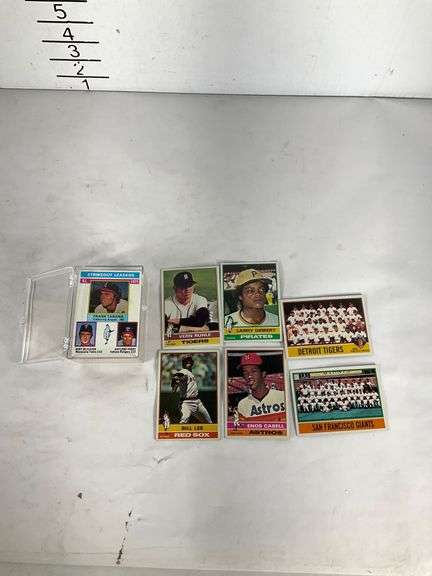 1976 Topps Baseball Cards. - Hash Auctions