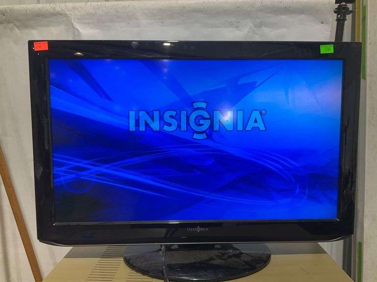 32-Inch Insignia TV with Built-In DVD Player - Hash Auctions