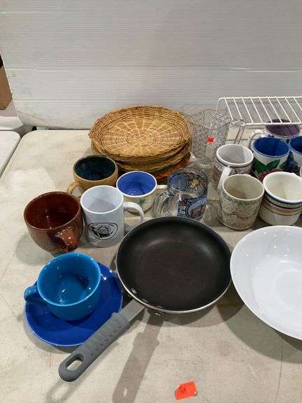 Collection of Assorted Kitchenware and Tableware - Hash Auctions