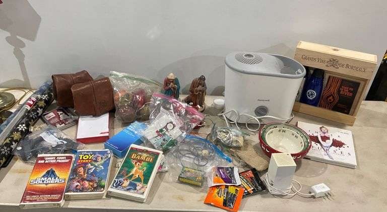 Assorted Household and Miscellaneous Items Group Lot - Hash Auctions