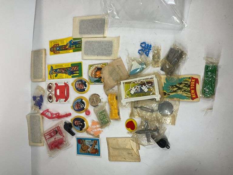 Vintage Kellogg cereal prizes 1958-1963 - Hash Auctions
