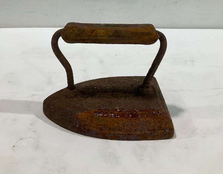 Flat Iron with Curved Handle - Hash Auctions