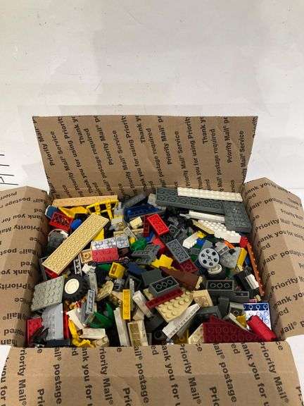 Box Containing Assorted LEGO Pieces - Hash Auctions