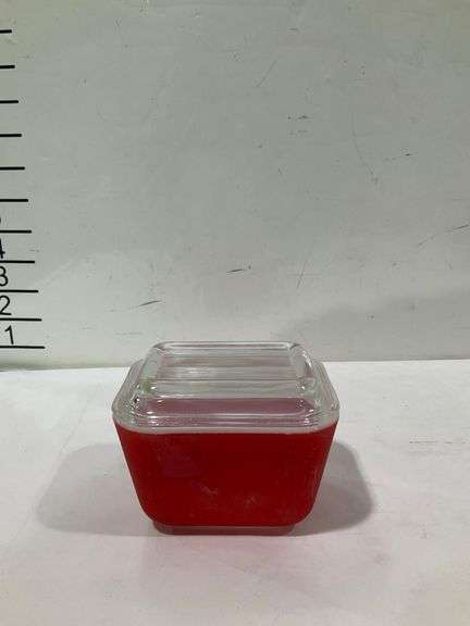 Pyrex Red Refrigerator Dish with Clear Ribbed Lid - Hash Auctions