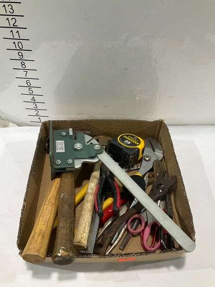 Little Giant 4-In-1 Tool with Assorted Hand Tools in a Box - Hash Auctions