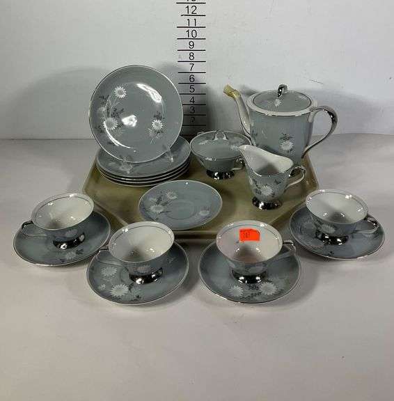 Japanese Fine Seyei China Tea Set with Floral Design - Hash Auctions