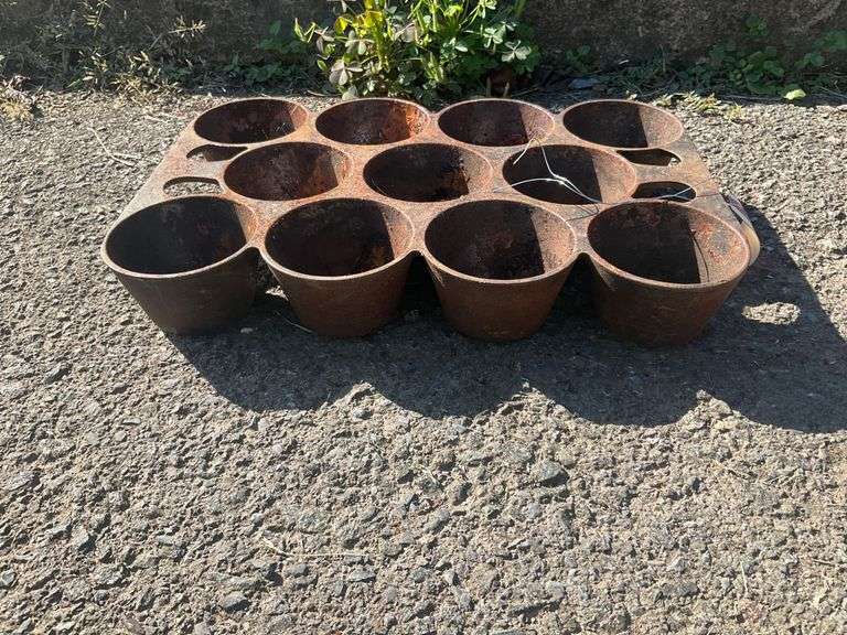 Cast Iron 11-Section Pan Mold with Handles - Hash Auctions