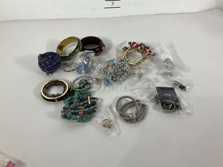 Jewelry Lot Featuring Bracelets, Earrings, and Bangles - Hash Auctions