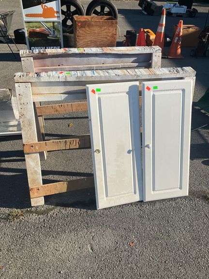 Sawhorses and Two Cabinet Doors - Hash Auctions