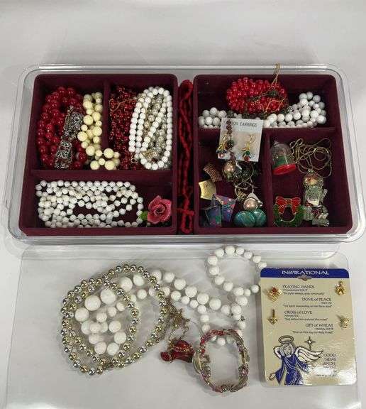 Display with jewelry - Hash Auctions