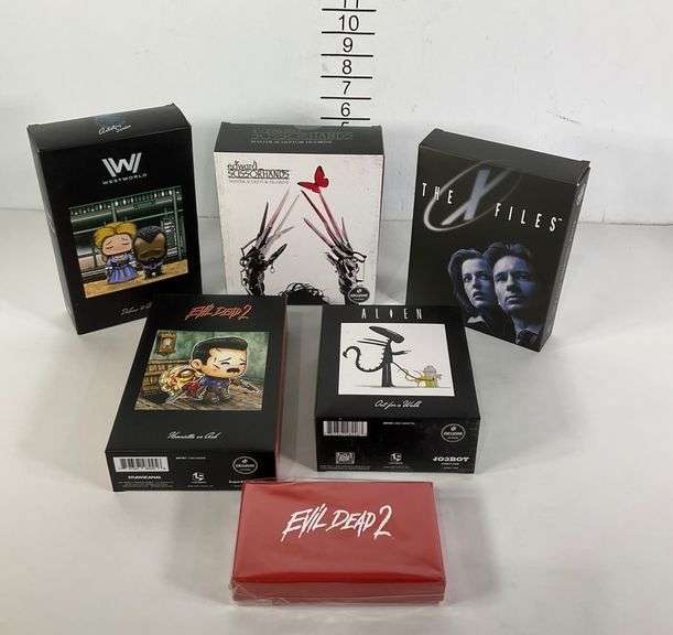 Six Loot Crate Exclusive Items Featuring Pop Culture Collectibles ...