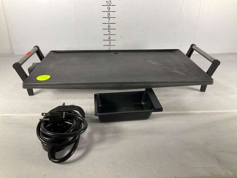 Cadco Ltd. Model CG-182C Electric Griddle with Handles - Hash Auctions