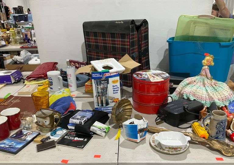 Pallet Lot Including Household Items, Decorative Objects, and Media ...