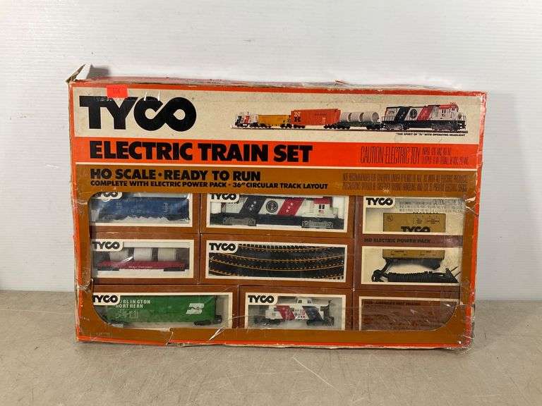 Tyco HO Scale Ready-to-Run Electric Train Set with 36” Circular Track ...