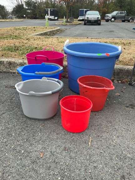 Plastic Buckets and Tubs in Multiple Sizes and Colors - Hash Auctions