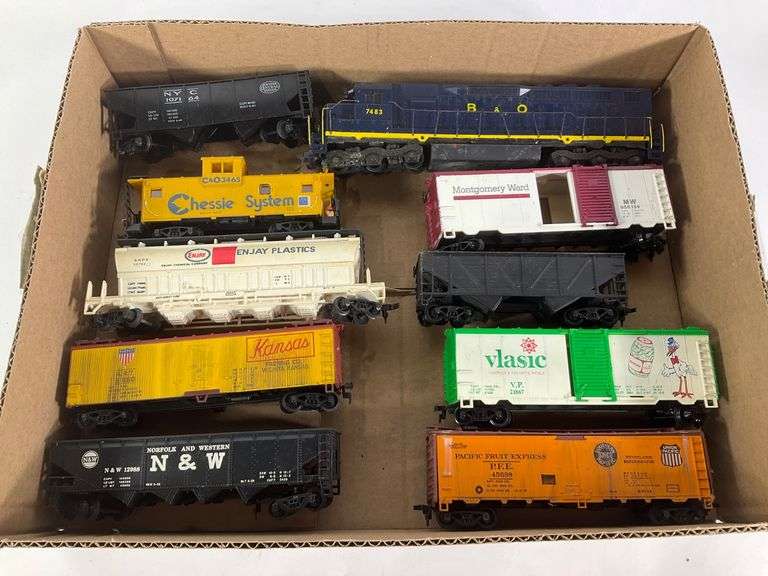 HO Scale Model Train Cars Featuring Various Brands and Railroads - Hash ...