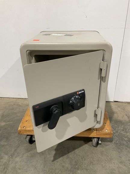 Sentry 1330 Combination Lock Safe with Lever Handle, 17x17x21.5 ...