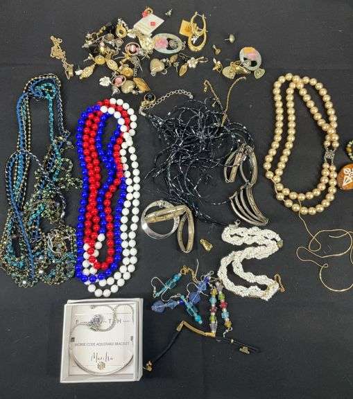 Costume jewelry - Hash Auctions