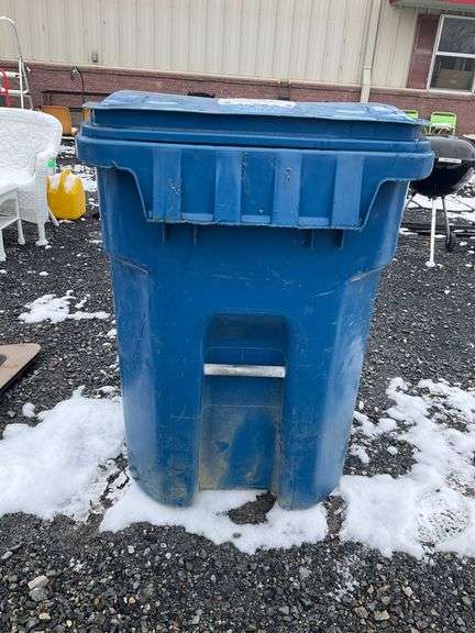 Blue Plastic Two-Wheel Outdoor Trash Bin with Hinged Lid - Hash Auctions