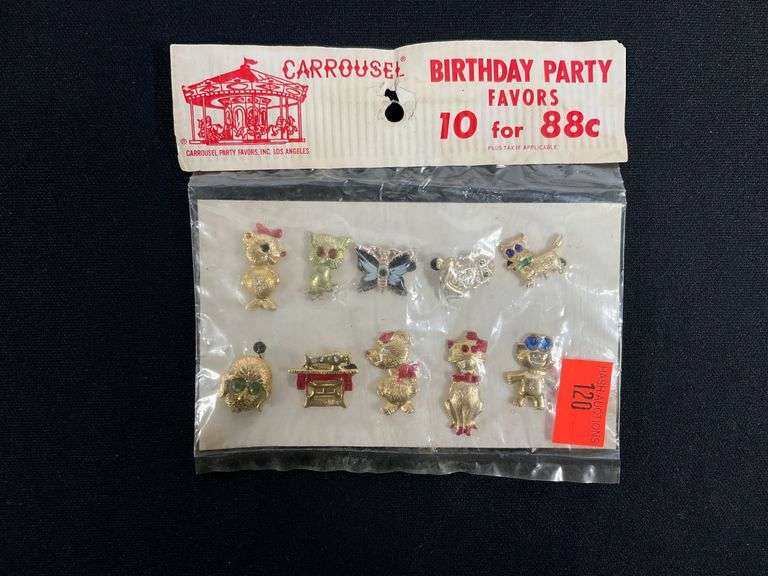 Carousel Birthday Party Favors Pin Set with Animal and Object Designs ...