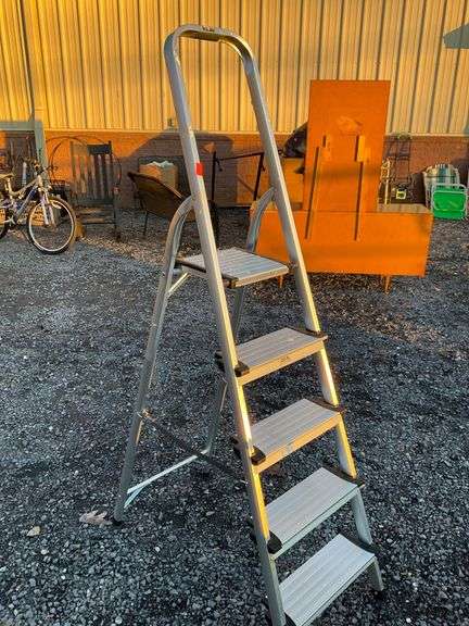 Aluminum Folding Step Ladder and 225 lb. Maximum Load Capacity - Hash ...