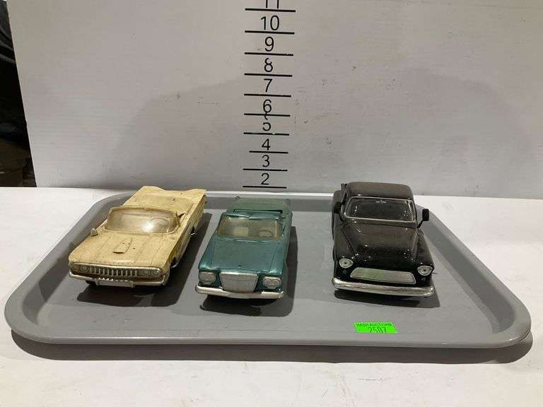 Set of Three Die-Cast Model Cars in Vintage Styles - Hash Auctions