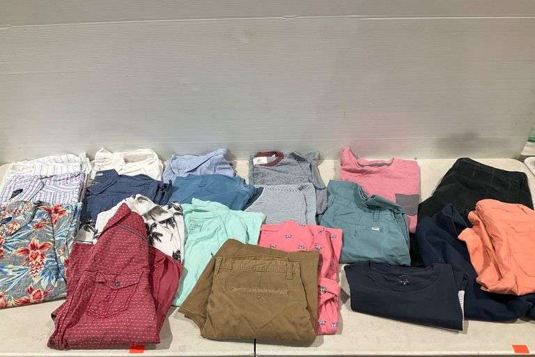 Assorted Men’s Clothing Lot in Size Small-Medium - Hash Auctions