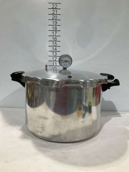 Presto Aluminum Pressure Cooker with Pressure Gauge and Steamer Insert ...