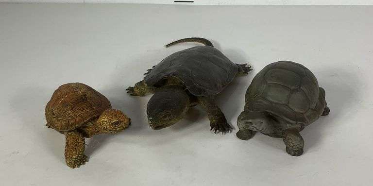 Set of Three Turtle Figurines Marked ‘Made in China’ - Hash Auctions