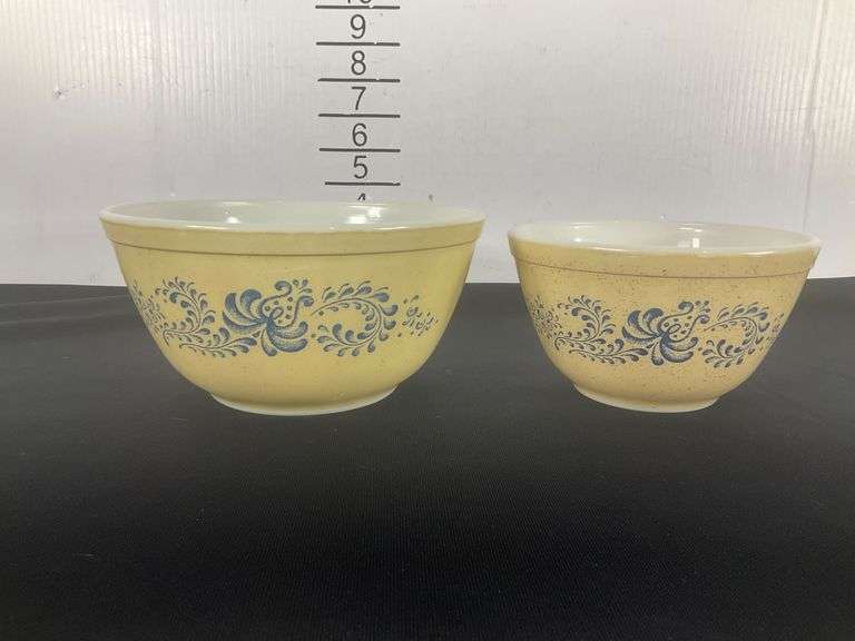 Pyrex Homestead Mixing Bowls, Set of Two - Hash Auctions