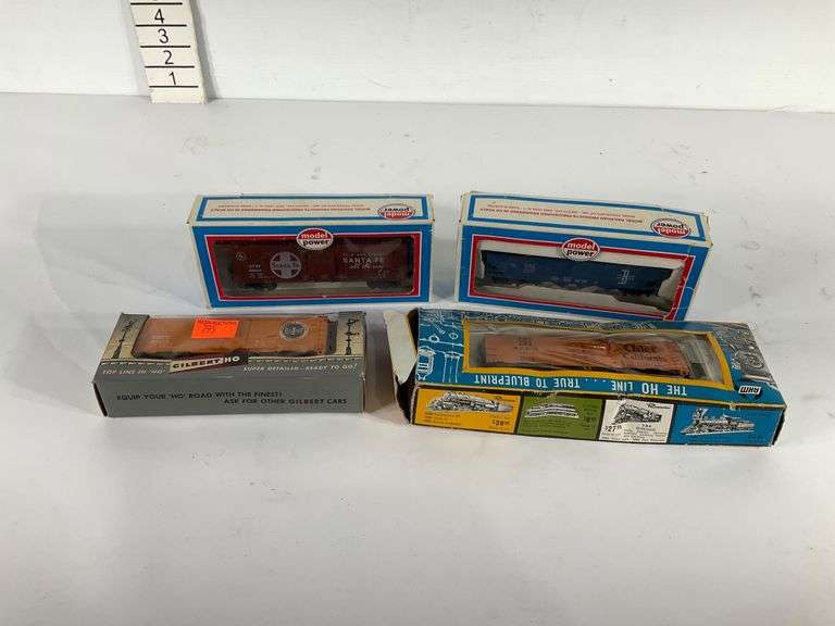 Assorted HO Scale Freight Cars by Model Power and AHM - Hash Auctions