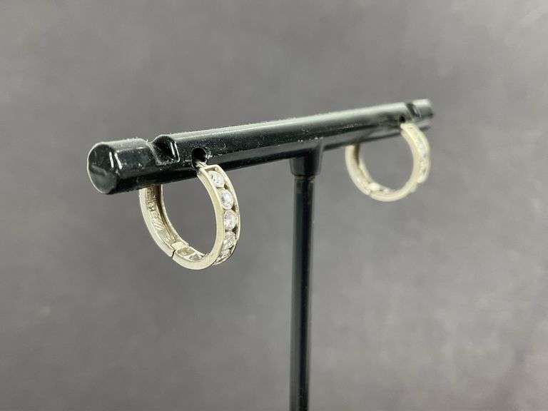 14k white hold hoop earrings tested and weighs 1.2grams - Hash Auctions