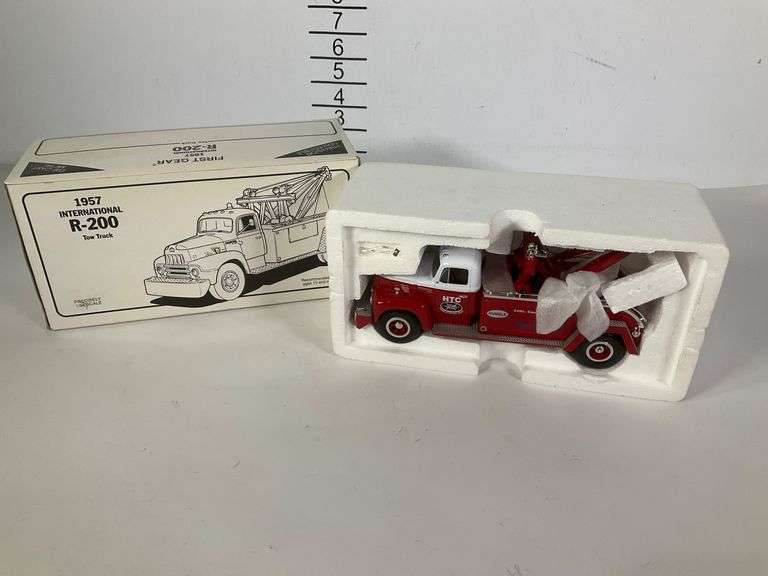 1957 International R-200 Tow Truck 1:32 Scale Die-Cast Model - Hash ...
