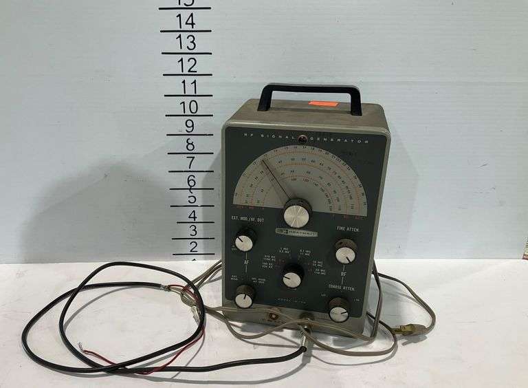 Heathkit IG-102 RF Signal Generator with Dial and Controls - Hash Auctions