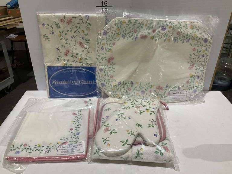 Royal Linens Floral Textile Set with Table Linens, Oven Mitt, and ...