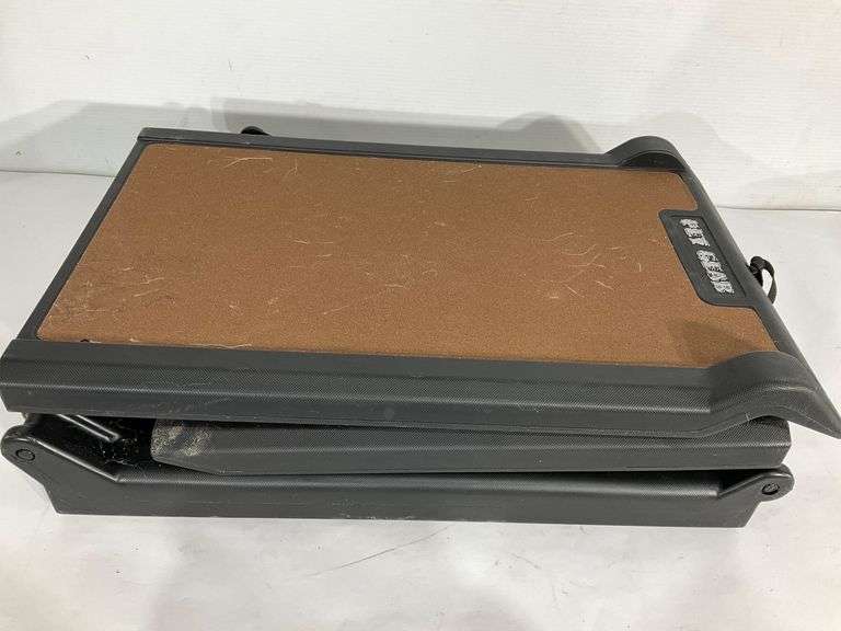 Black Folding Auto-Style Pet Ramp with Sandpaper Platform - Hash Auctions